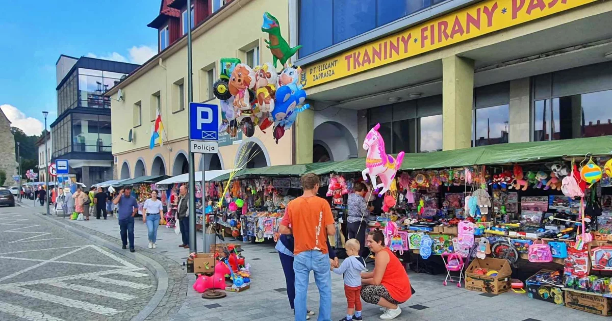Odpust w Limanowej: kolorowe kramy pod arkadami (ZDJĘCIA) - Limanowa.in