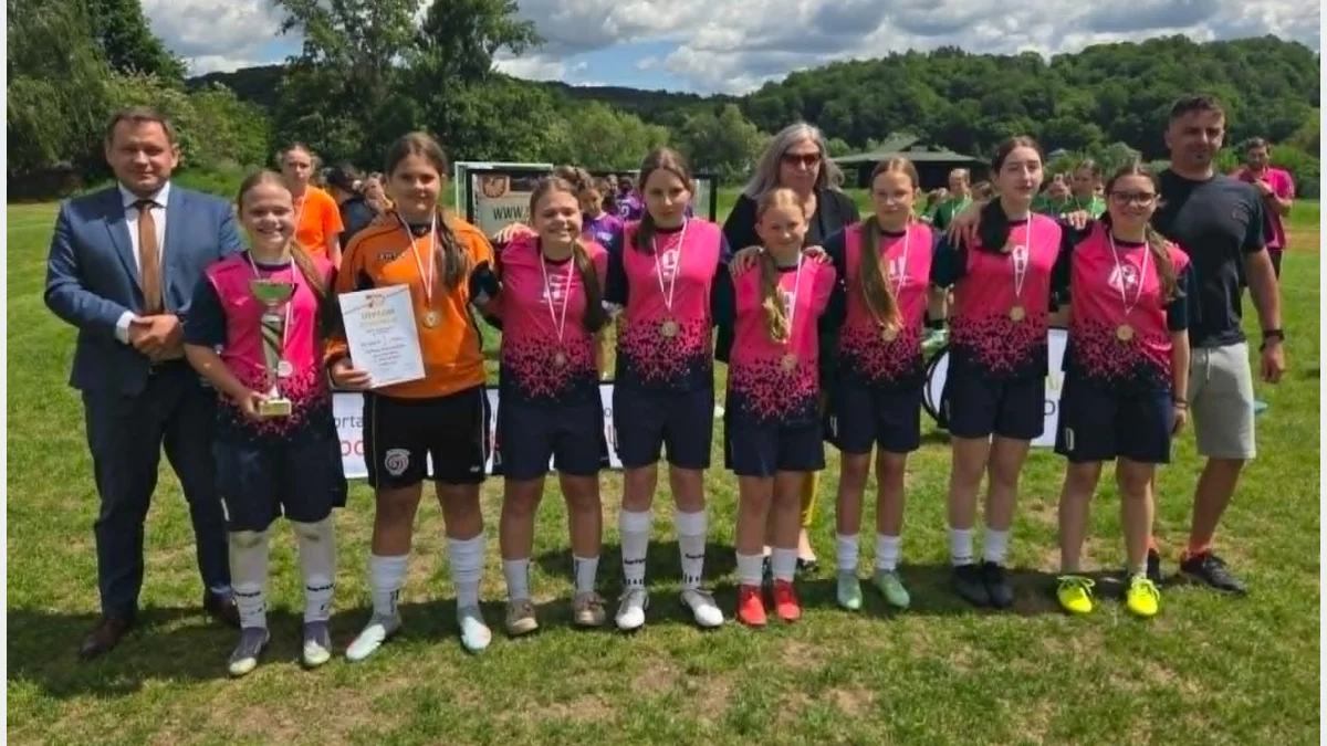 Zdolne piłkarki zagrają w finale wojewódzkim - Limanowa.in