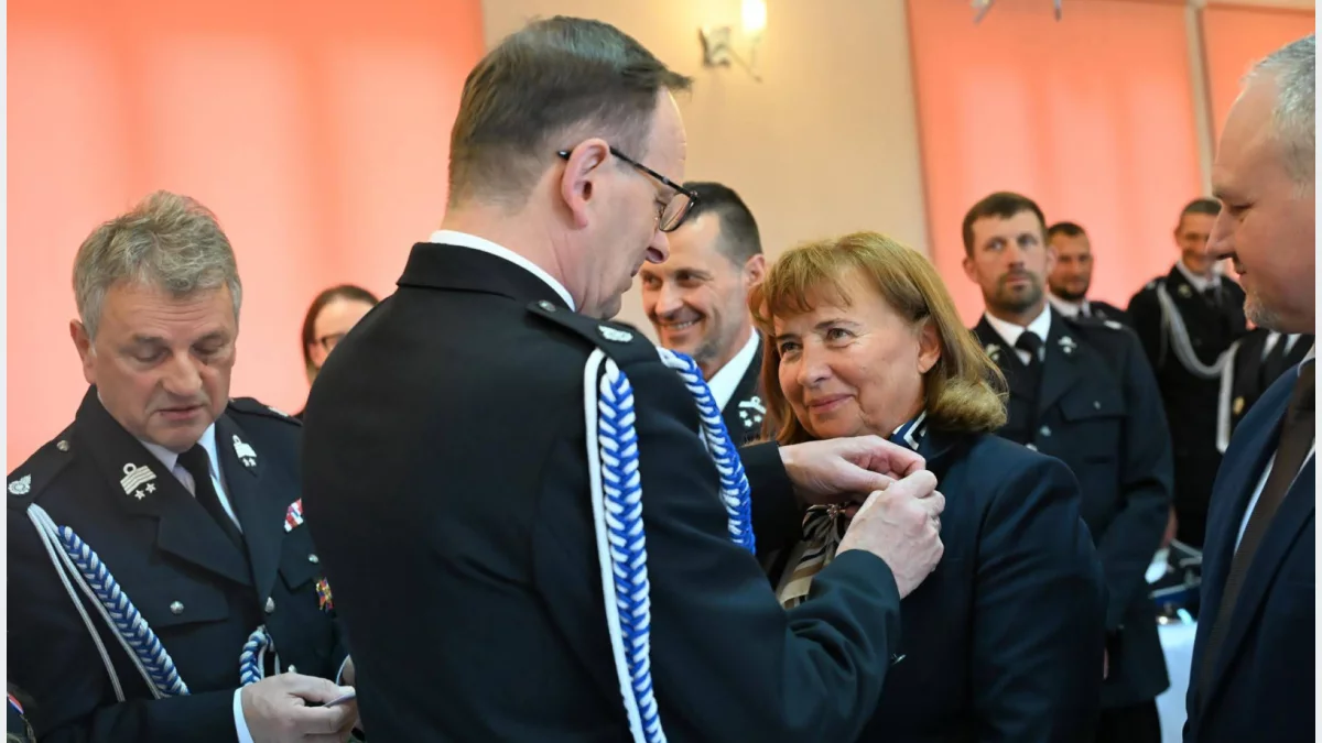 Burmistrz Miasta Limanowa odznaczona Srebrnym Medalem za Zasługi dla ...
